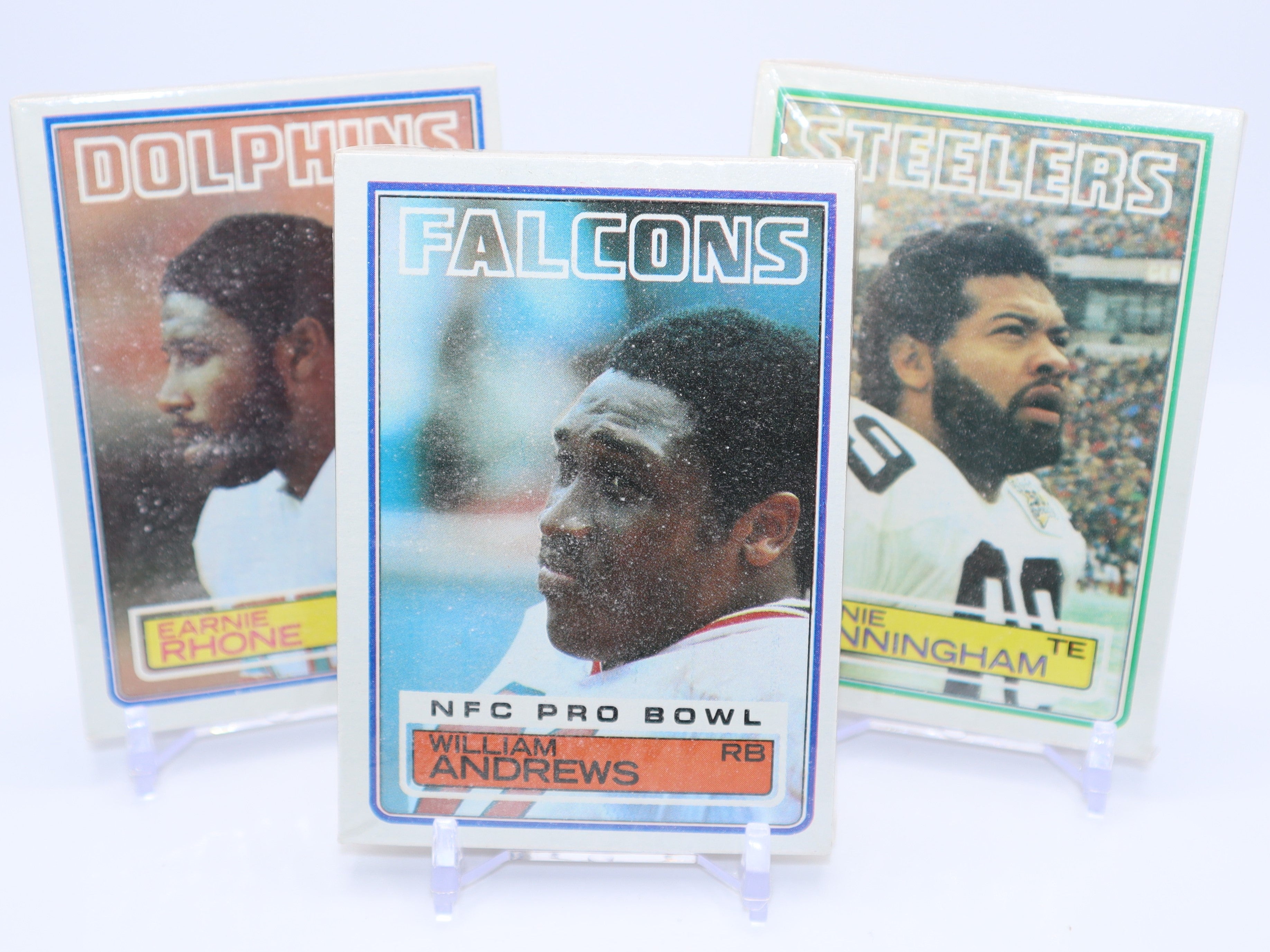 1983 Topps Football Cello Pack - 12 Trading Cards & Gum - NFL – Pack Shack
